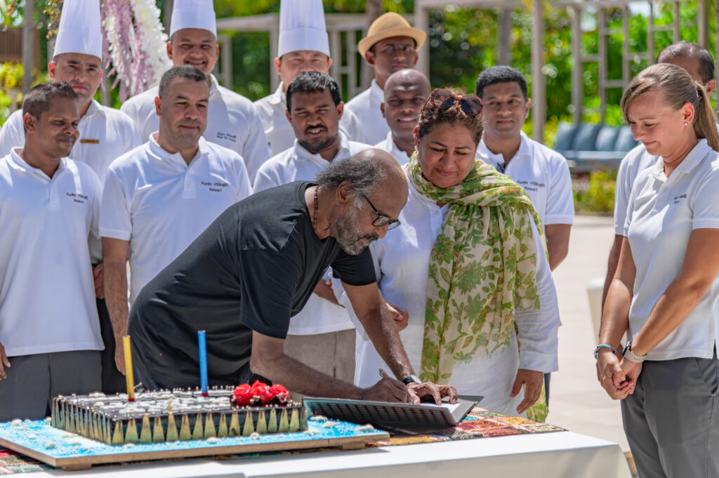 Thalaiva Sir Rajnikanth explores the awe-striking Kuda Villingili ...